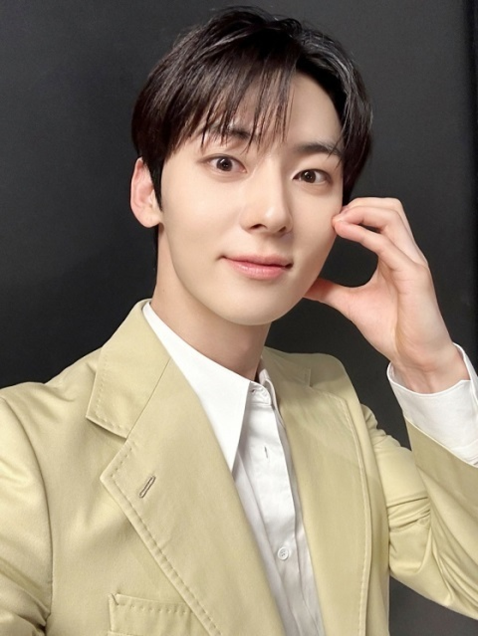 ファン・ミンヒョン、「男神」ビハインドショット公開「Hwando♥のおかげで幸せだった！」 | 韓流ニュース | 韓流大好き!